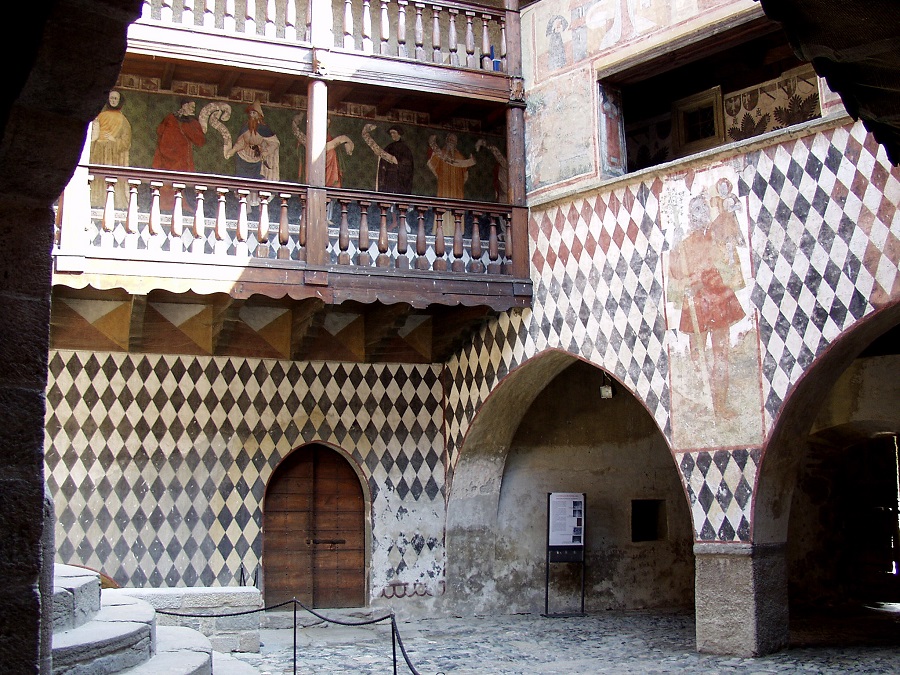 Il castello di Fènis: una straordinaria architettura - OfficialFdnf